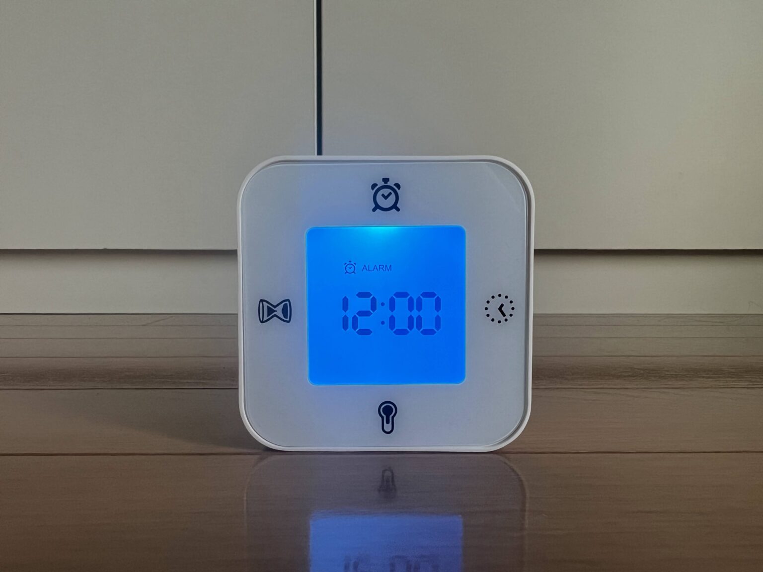 アウトドアやキャンプで便利「IKEA KLOCKIS」の使い方と便利な機能をご紹介します。 | GoToCamp&Travel